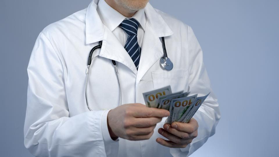Doctor Pay Tops $257K For Primary Care, $425K For Specialists