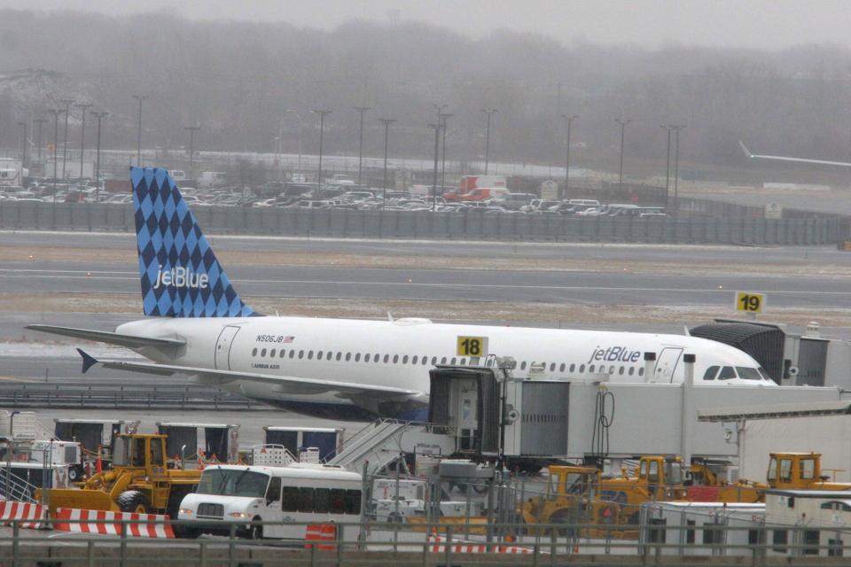 JetBlue Invests In New Weather Forecasting Technology That Cuts De ...
