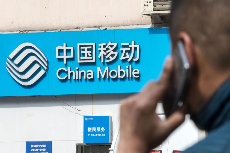 How Does China Mobile's Wireless Business Compare With Its Peers?