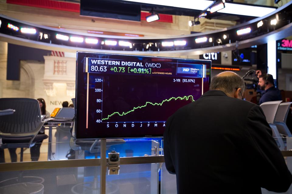 A Look At Our $60 Price Estimate For Western Digital