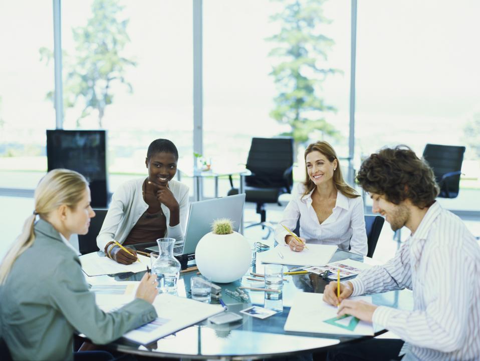 How Marketing And HR Can (And Should) Work Together