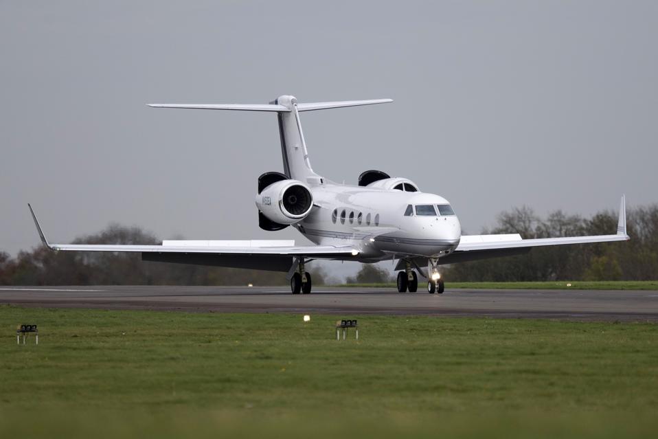 What You Need To Know Before Buying A Jet Card