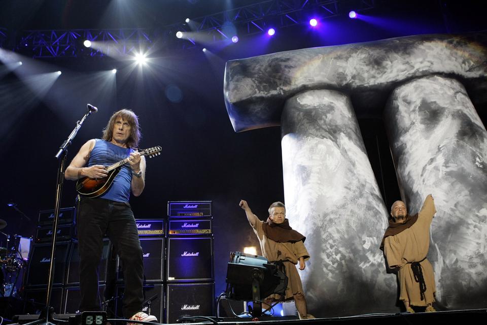 Why Recent College Grads Have That Spinal Tap Stonehenge Feeling