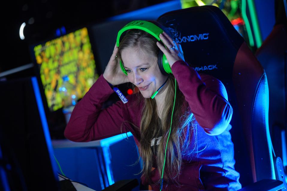 Analyst: Blockchain And Crypto Set To Boost Competitive Videogaming