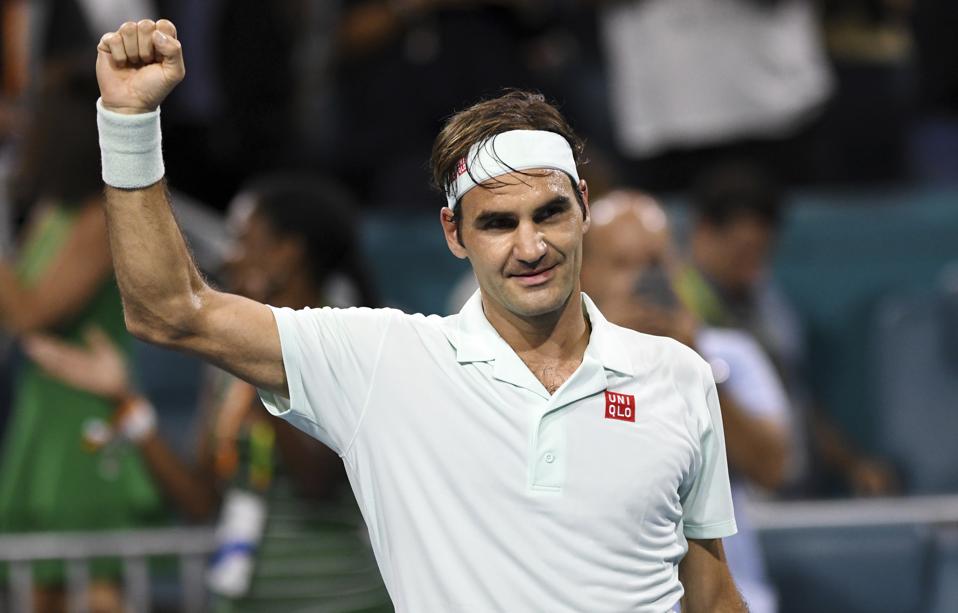 Roger Federer Destroys Injured John Isner At Miami Open For Career ...
