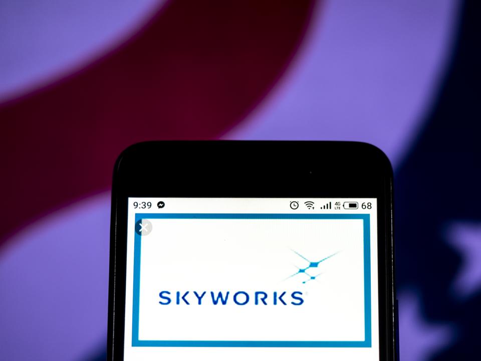 Choose Skyworks Over Qorvo As Apple Transitions To 5G?