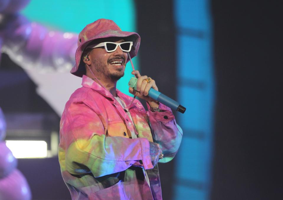 J Balvin Previews Colorful New Album With ‘Rojo’ Video