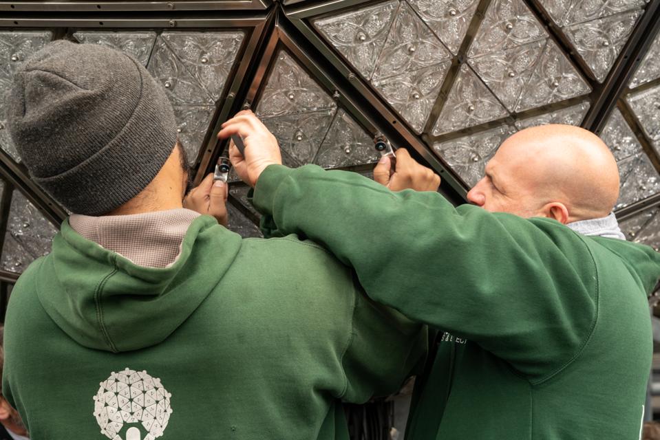 Countdown To 2020: How Waterford Crystal Designs The Iconic Ball For ...