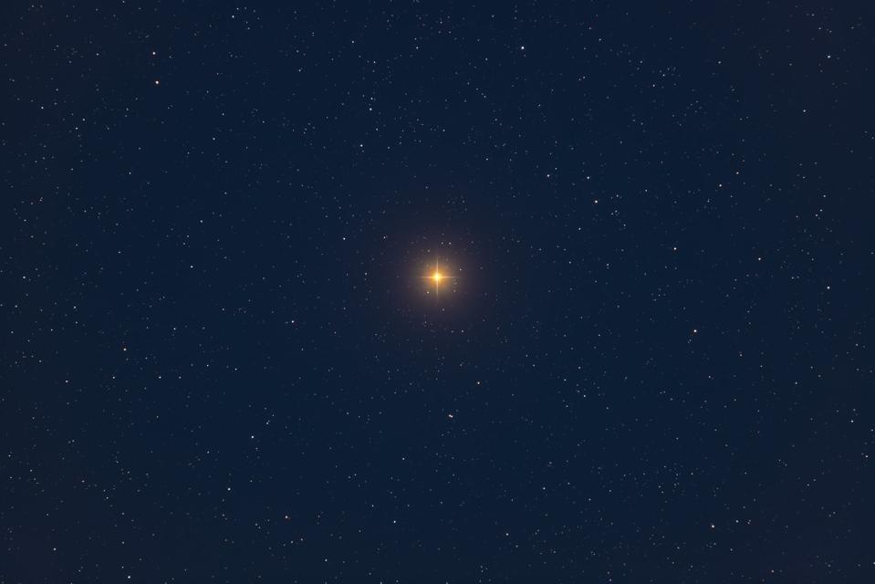 A Rare ‘Ring Of Fire’ Around Betelgeuse As Year’s Best ‘Shooting Stars ...