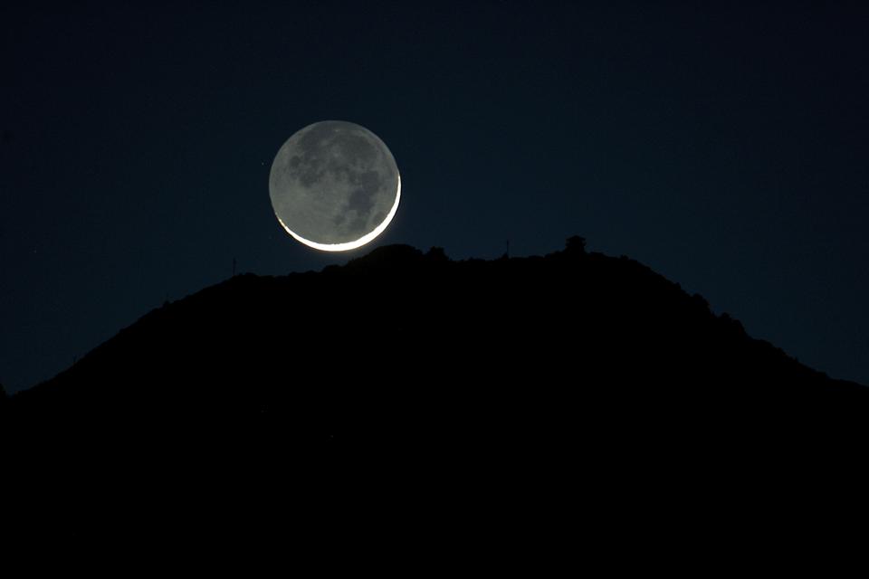 See The ‘Eclipse Countdown Moon’ And Jupiter: The Night Sky This Week