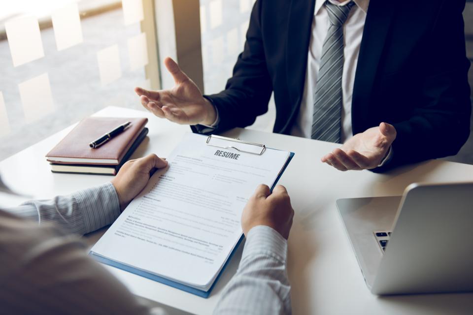 Use This Three-Step Formula To Answer “Tell Me About Yourself?”