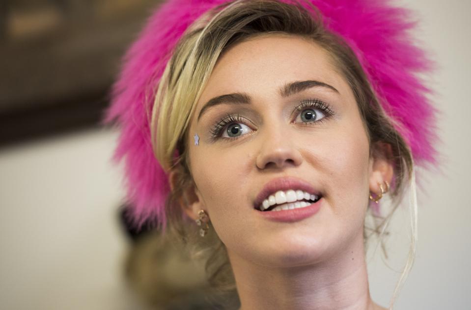 Miley Cyrus Returns With New Single 'Malibu'