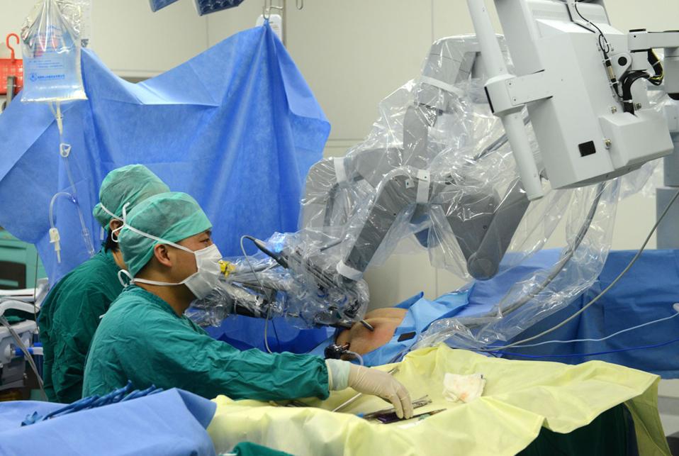 Intuitive Surgical, Up 81% This Year, Helps John Archer Beat The Market