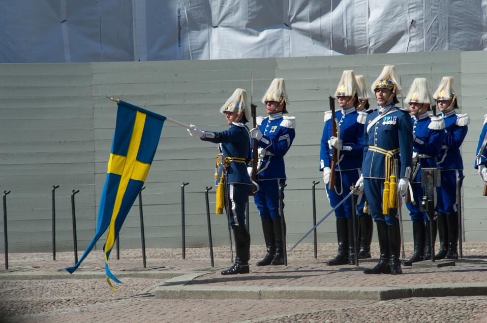 Sweden Declares War On Cash, Punishes Savers With Negative Rates