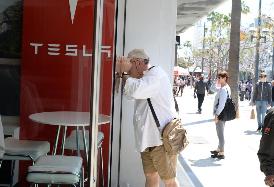 Tesla's Everyman Car A Hit, Shares Should Continue A Lot Higher