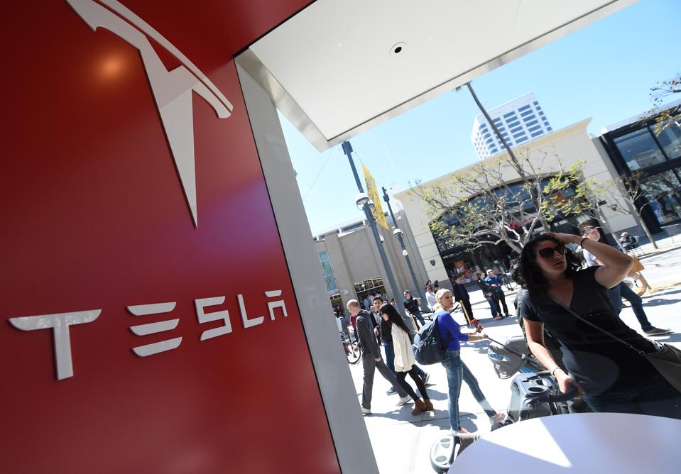 Some Experts Take A Cooler Look At Tesla Prospects, But Stock Price Zooms