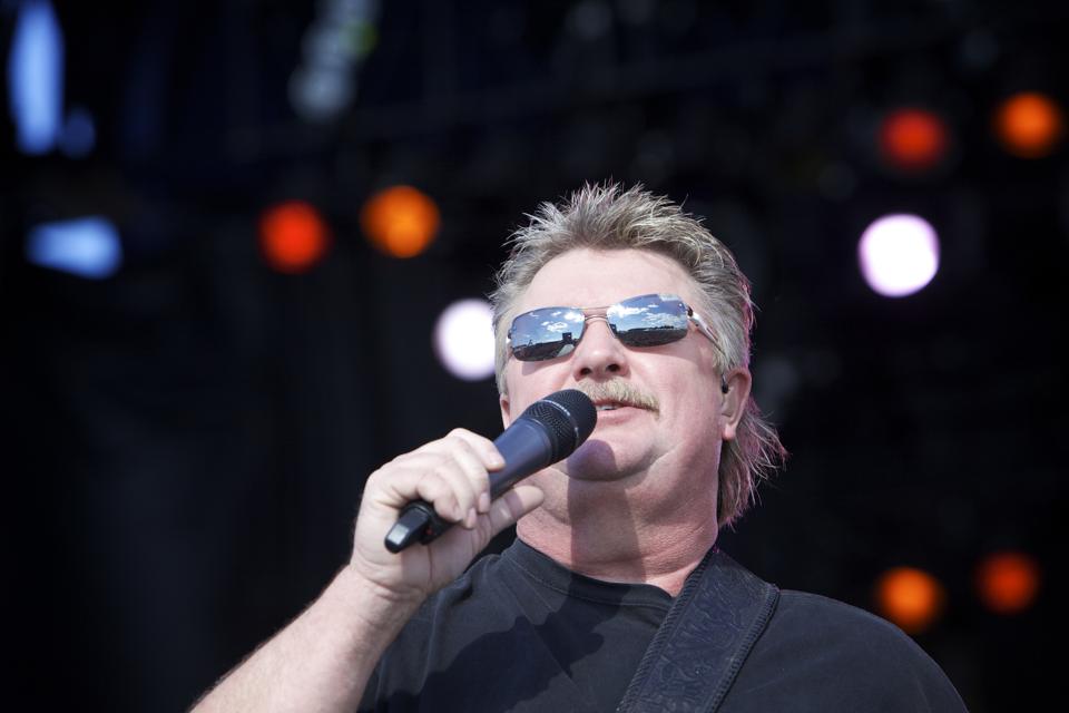 After Dying From Coronavirus, Joe Diffie Makes Triumphant Returns To ...