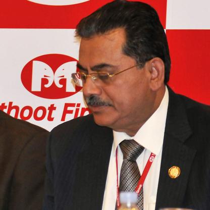 MG George Muthoot & family