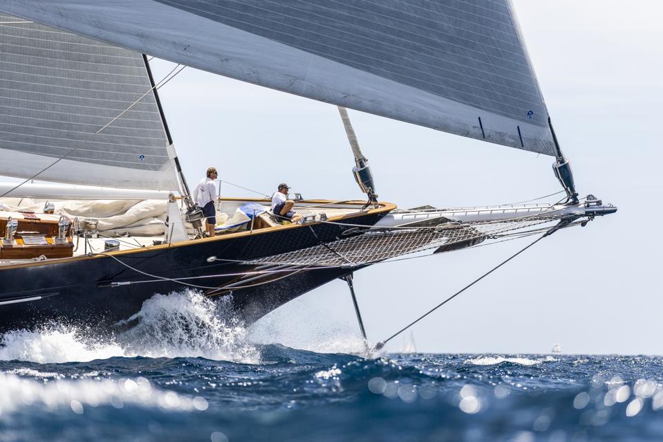 Billionaire Bucket List: Everyone Wins When Superyacht Owners Gather To ...