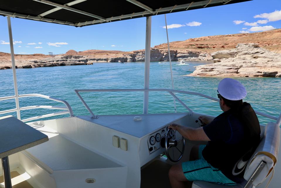 Houseboating On Lake Powell Is An Otherworldly Adventure And A Required ...