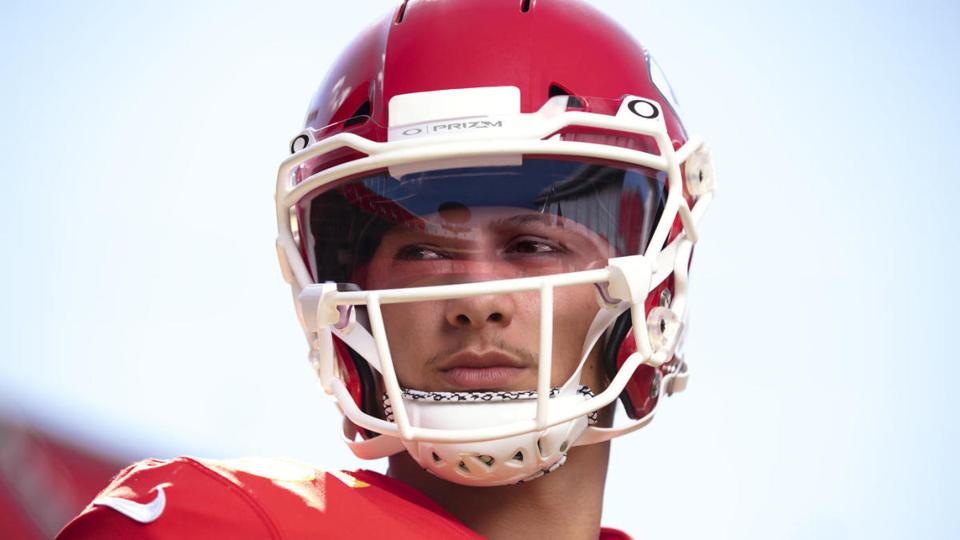 NFL Partners With Oakley, Allowing Players To Wear Visors Using Their ...