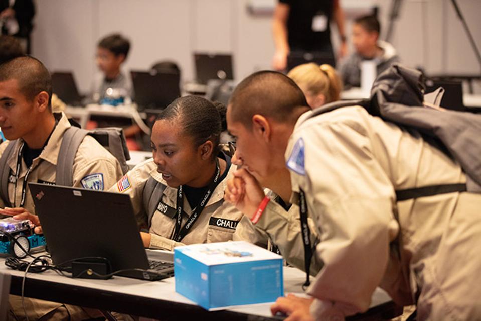 Cheap But Powerful, The Tiny micro:bit Computer Thrills At Oracle Code ...