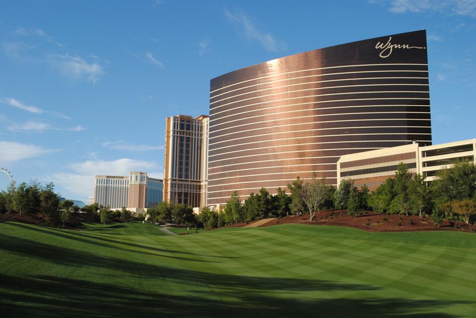 What A $550 Greens Fee Gets You At The Reinvented Wynn Golf Club In Las ...