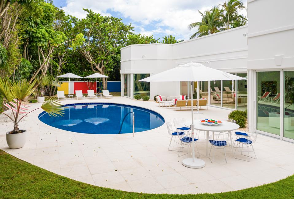 Fashion Icon Lisa Perry Brilliantly Revitalizes A Palm Beach Regency