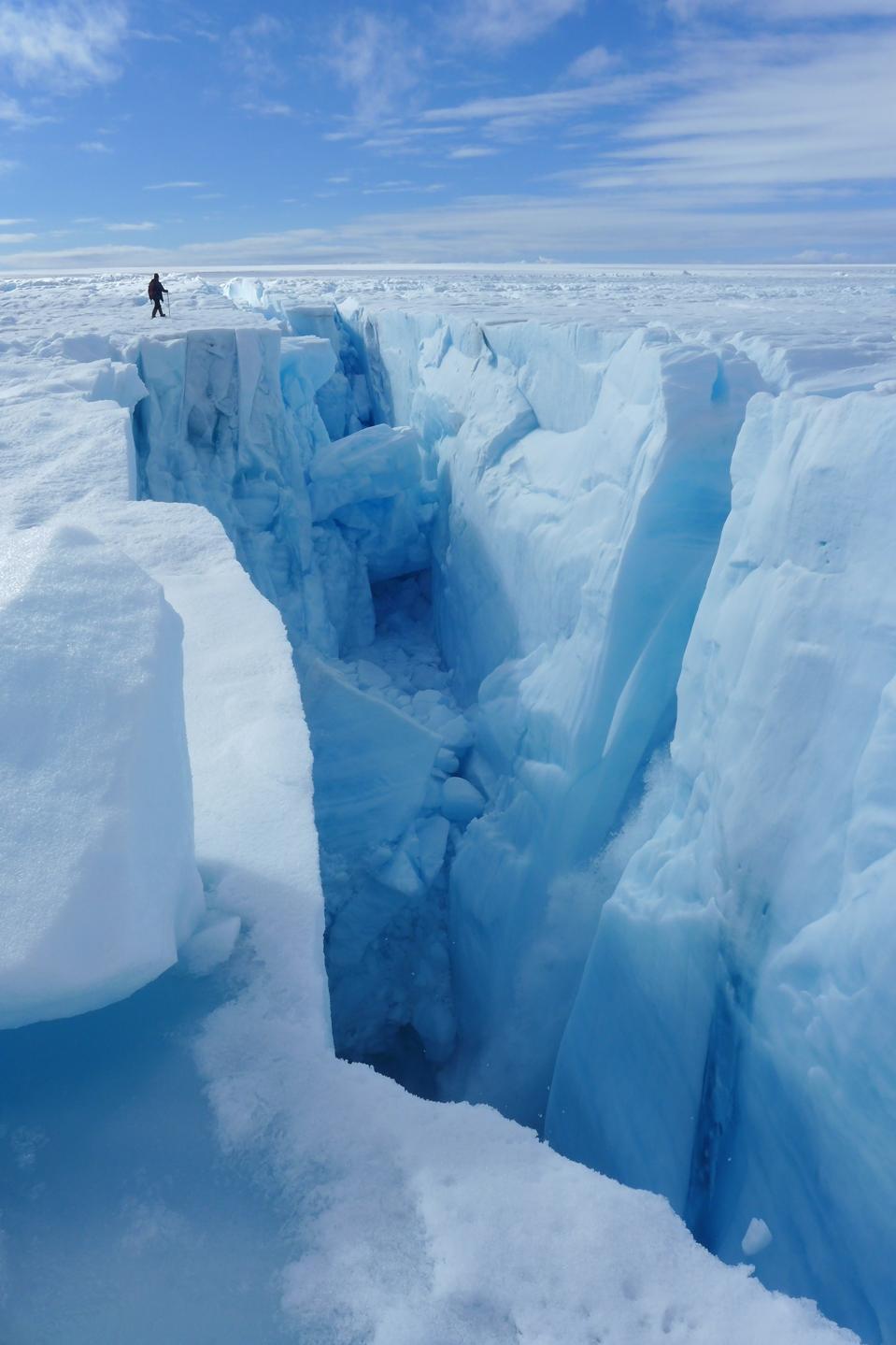 How A Huge Lake In Greenland Shrunk In Just A Few Hours