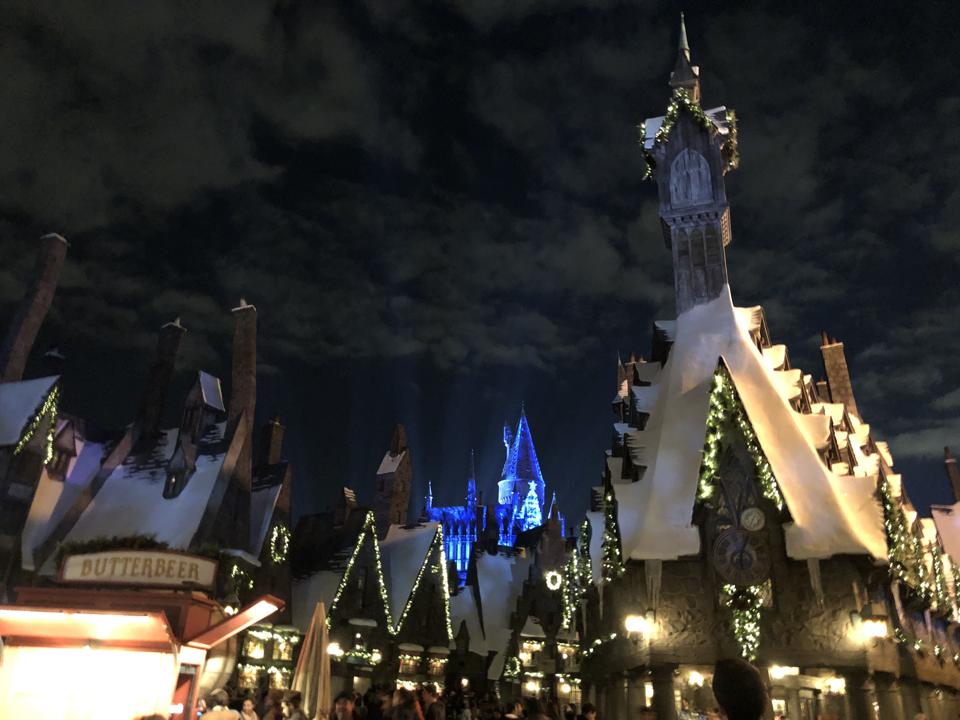 A Harry Potter Holiday: Celebrating Wizard Christmas At Universal ...
