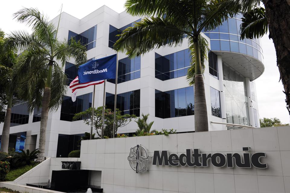 Does Medtronic’s Current P/E Ratio Offer Any Opportunity To Investors?
