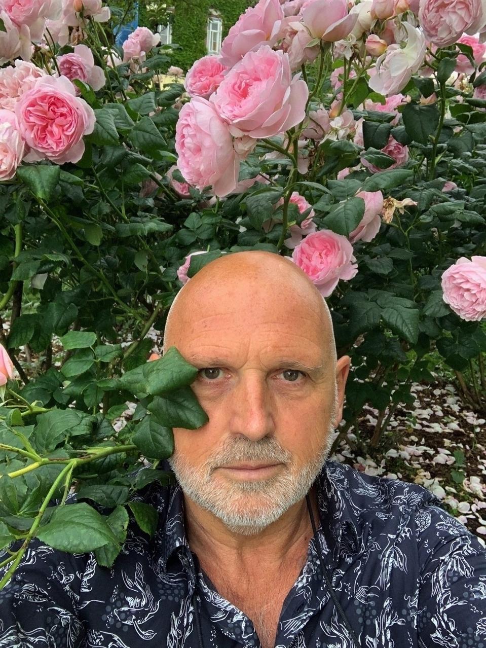 Renowned Hairstylist Sam McKnight Offers Up His Gardening Tips