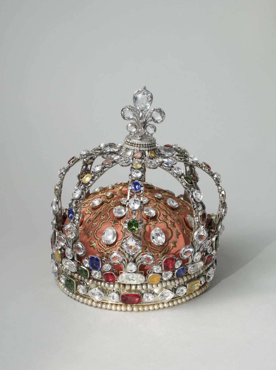 Paris School Of Jewelry Arts Brings Story Of French Crown Jewels To ...