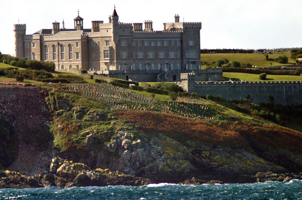 U.K. Billionaire Brothers Battle Over Family Wealth, With A Ritz Hotel ...