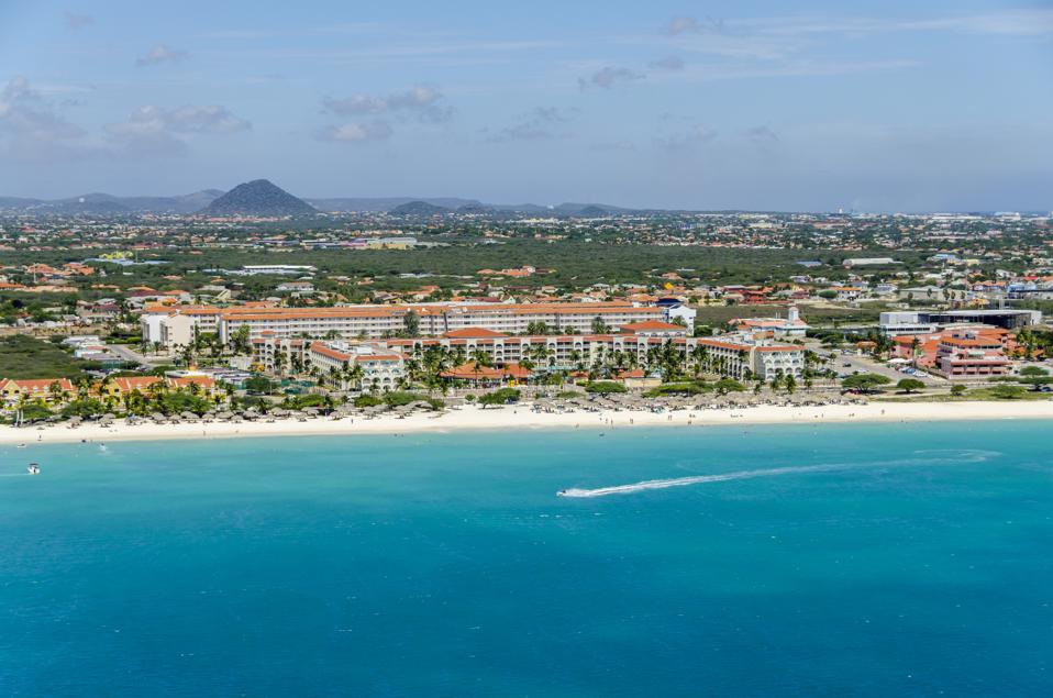 Why Americans Should Travel To Aruba Right Now