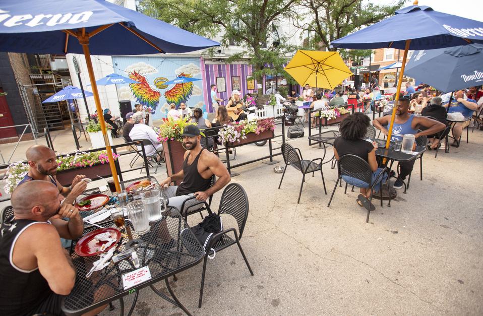 Singer-Songwriter Xoe Wise Creates Unique Live Experience Amidst ...