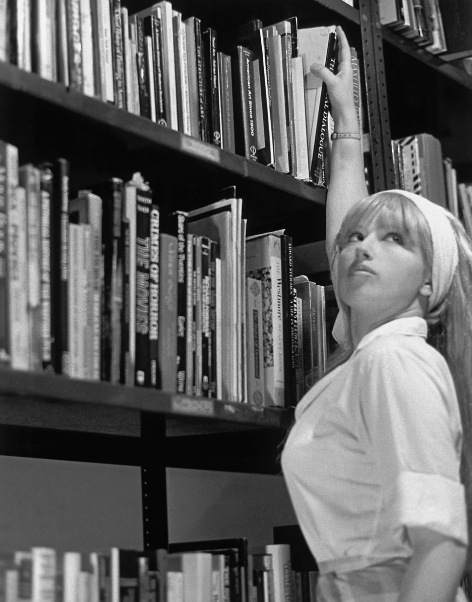 A Major Exhibit Of Cindy Sherman’s Self-Portraits Offers A Fresh ...