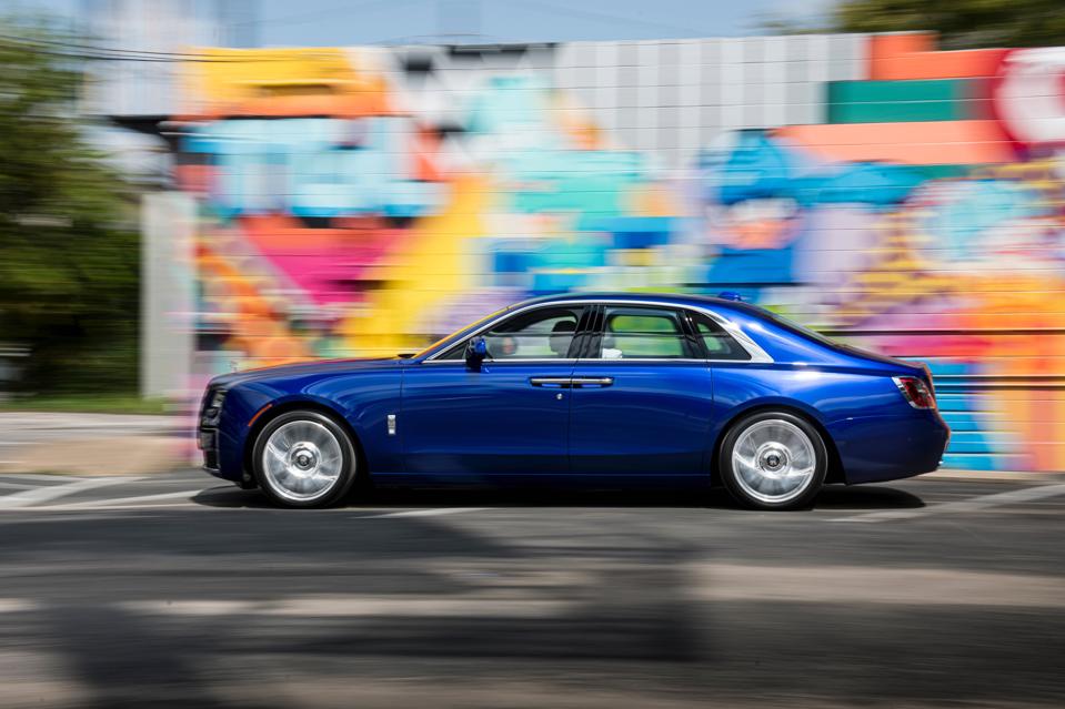 How The 2021 Rolls-Royce Ghost Achieves Engineering Excellence