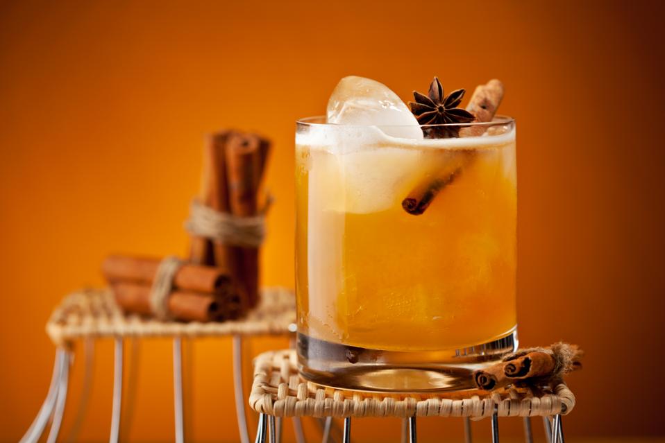 Poland’s Crisp And Easy Szarlotka Cocktail Is The Perfect Drink For Fall