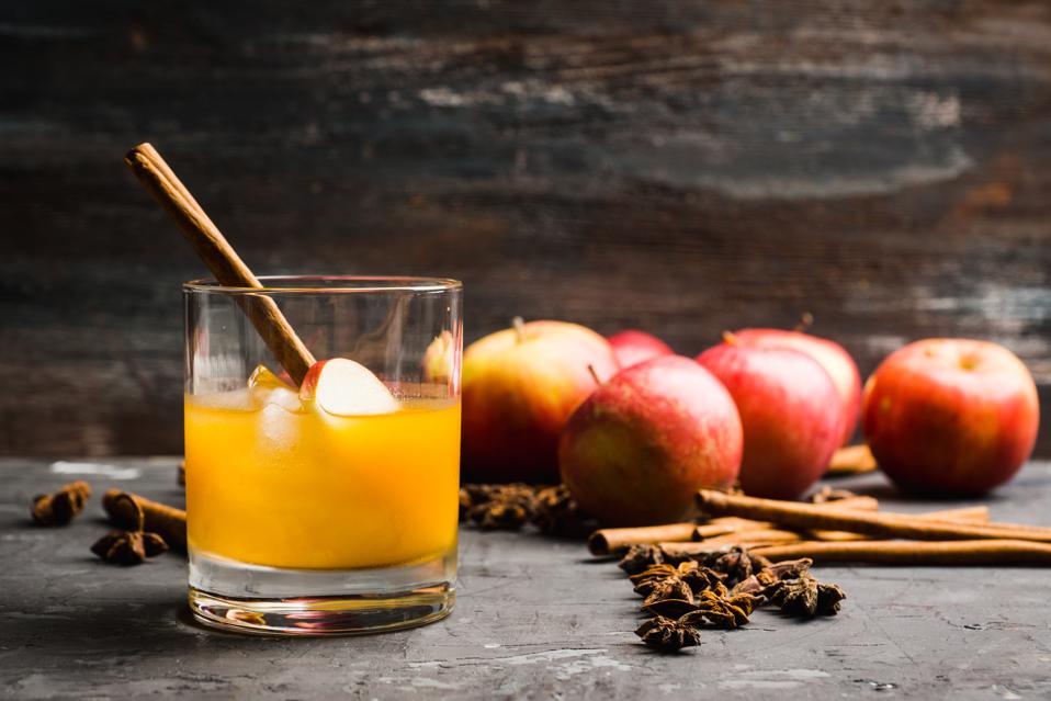 Poland’s Crisp And Easy Szarlotka Cocktail Is The Perfect Drink For Fall