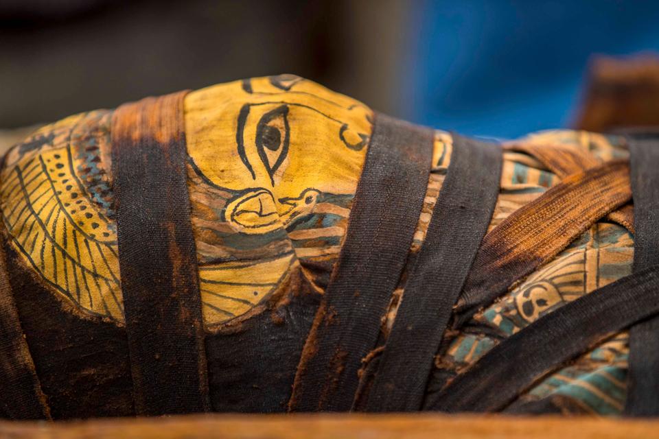 Watch: Egyptian Coffin Opened For First Time In 2,600 Years To Reveal ...