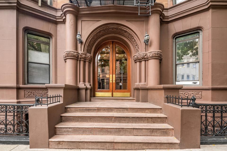 Ralph Lauren Executive Lists Renovated Manhattan Brownstone Co-Op For ...