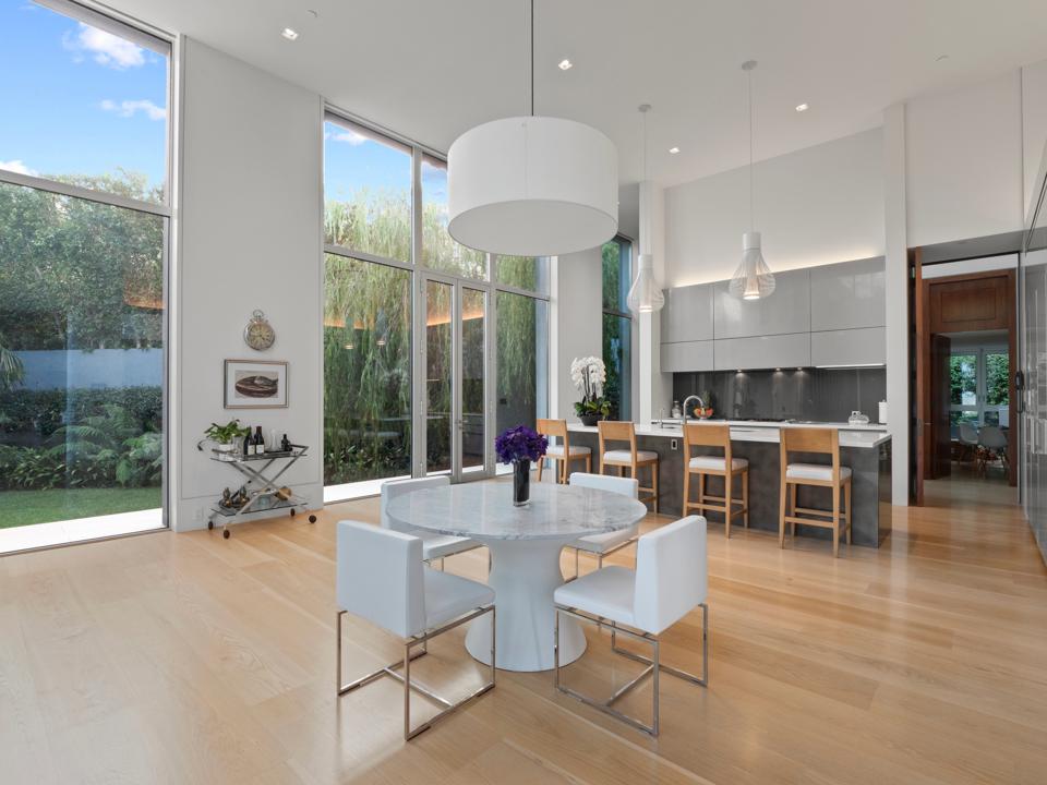 Contemporary Los Angeles Villa With Châteaux DNA Lists For $38.5 Million