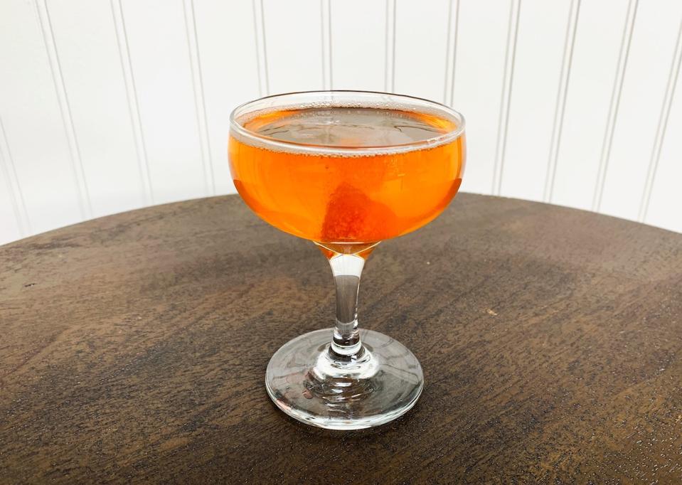 9 Of The Best Champagne Cocktails To Serve This Holiday Season