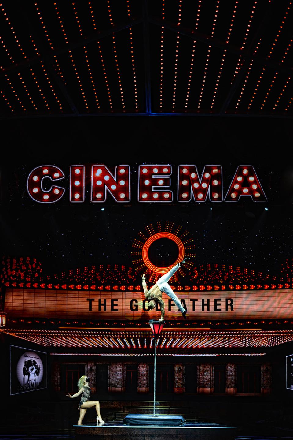 Discover The Las Vegas ‘Extravaganza’ With A Cast And Crew As Big As ...