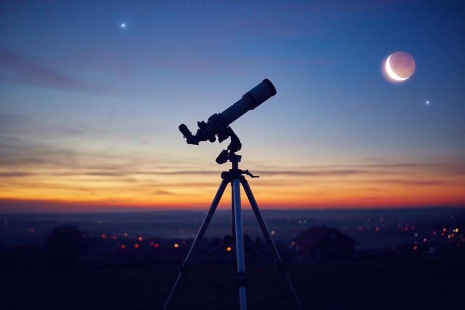 When, Where And How To See Mars And The Moon In This Week’s Eye ...