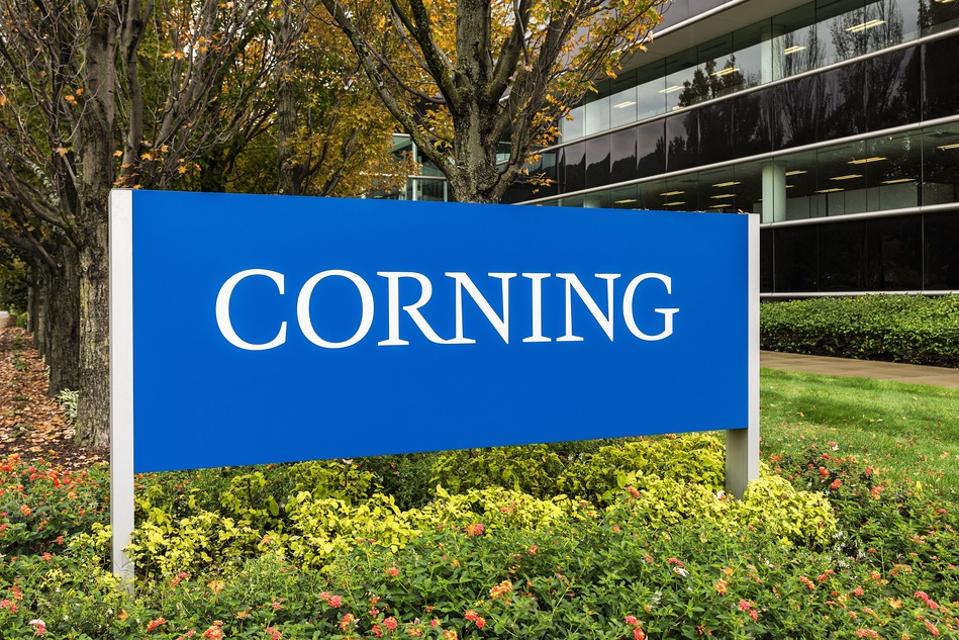 Should You Buy Corning Stock Over This Healthcare Company?