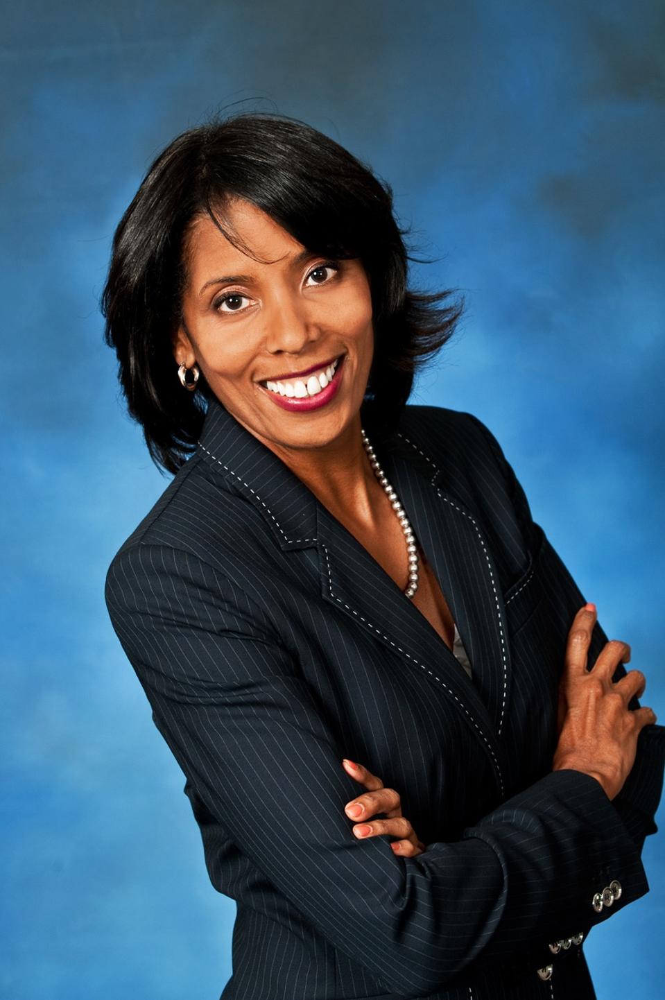 Lisa R. Davis, Managing Director At Teneo, Is Driving DE&I At The Helm ...
