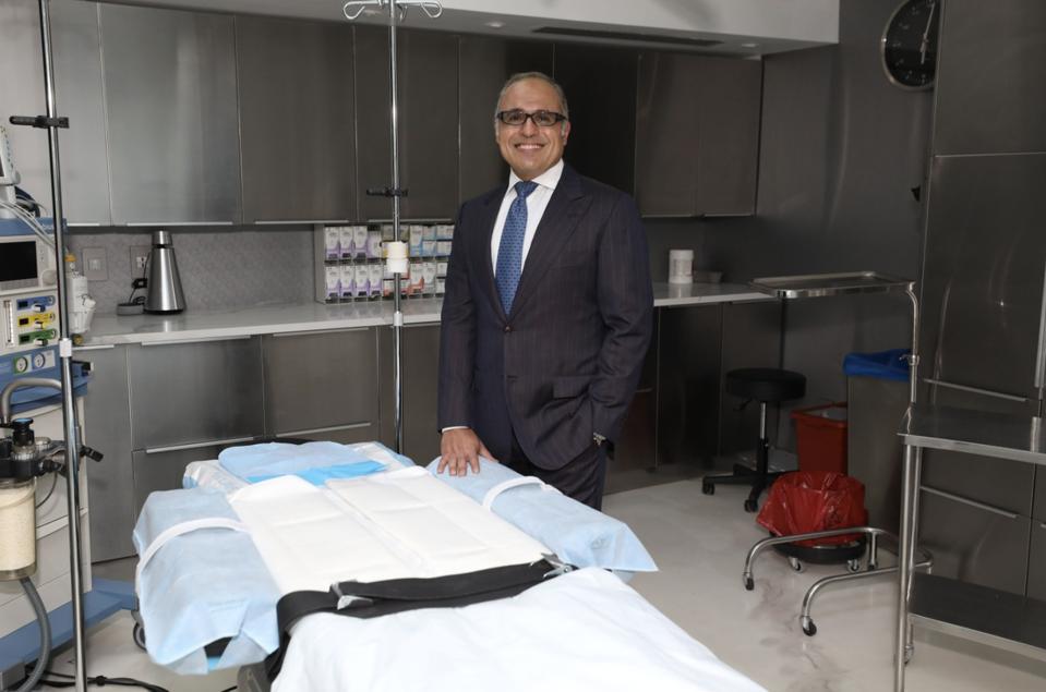 Dr. Kevin Tehrani Talks Cellulite, HBOT And The Plastic Surgery “Zoom Boom”