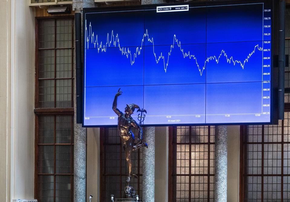 Stocks This Week: Buy JP Morgan And Sell Short Charter Communications